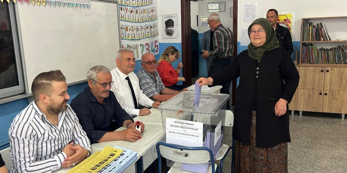 تركيا.. انتخابات بلدية تكميلية في 3 ولايات و362 حياً - جريدة زمان التركية